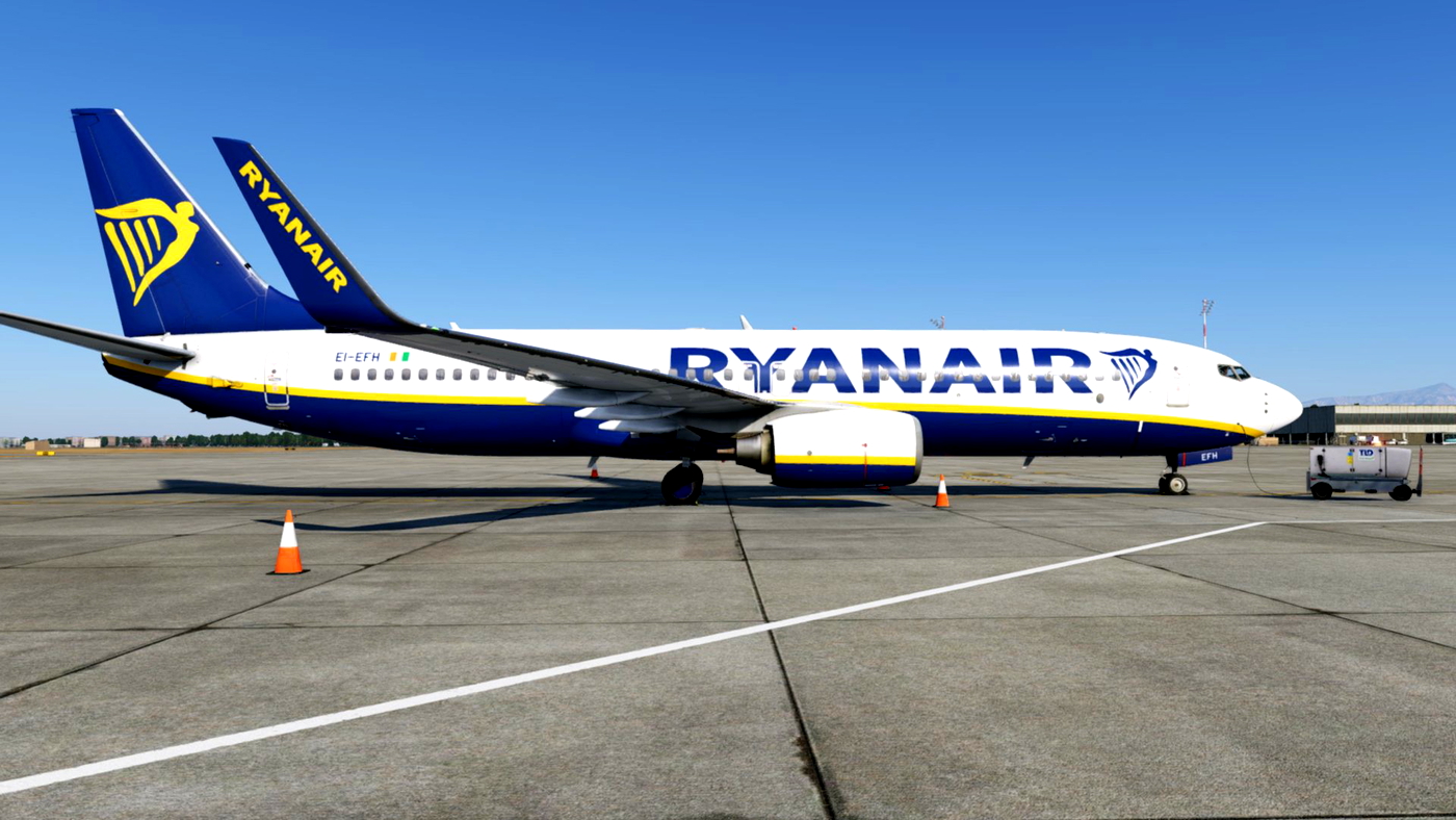 Atarium's Ryanair livery(4K), +window tint increase - X-Plane.to